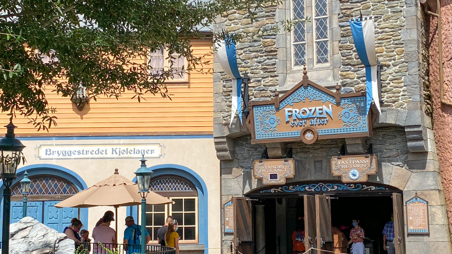 Tips for Epcot’s World Showcase Dining - elitetraveljourneys.com